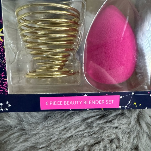 Betsey Johnson | Makeup | Set Of 5 Love Betsy Makeup Sponges With ...